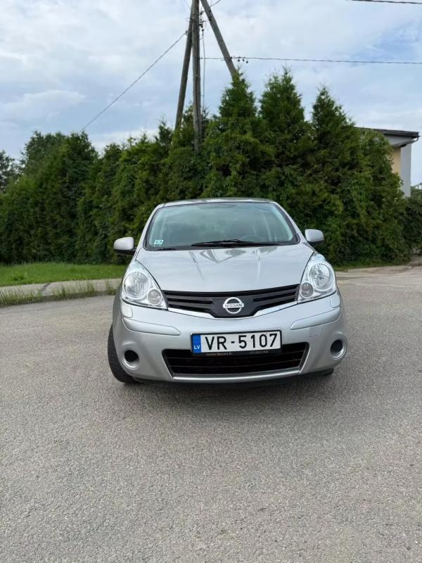 Pelēks Nissan Note 2012 Rīga, ar dzinēja tilpumu 1.40 L un nobraukumu 258 tūkst. km par 1900 €, foto 1 vietnē AUTOMOTO.COM.LV