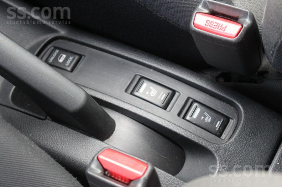 Pelēks Nissan Note 2012 Tukums, ar dzinēja tilpumu 1.40 L un nobraukumu 212 tūkst. km par 2490 €, foto 12 vietnē AUTOMOTO.COM.LV