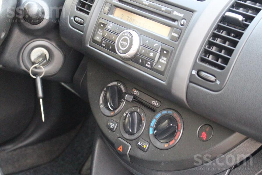 Pelēks Nissan Note 2012 Tukums, ar dzinēja tilpumu 1.40 L un nobraukumu 212 tūkst. km par 2490 €, foto 13 vietnē AUTOMOTO.COM.LV