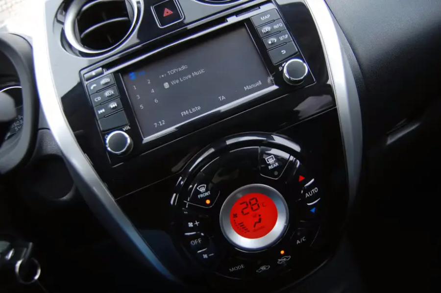 Grey Nissan Note 2014 in Jekabpils, with an engine capacity of 1.50 L and mileage of 138 thousand km for 5500 €, photo 15 on AUTOMOTO.COM.LV