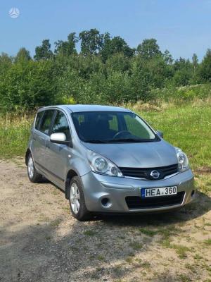 Pelēks Nissan Note 2014 Viļņa, ar dzinēja tilpumu 1.40 L un nobraukumu 109 tūkst. km par 2500 €, foto  vietnē AUTOMOTO.COM.LV