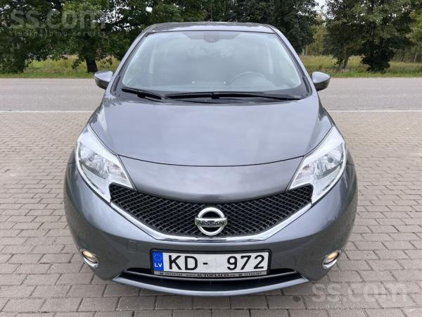 Nissan Note 2015 in Limbazi on AUTOMOTO.COM.LV Grey Nissan Note 2015 in Limbazi, with an engine capacity of 1.50 L and mileage of 90 thousand km for 5750 €, photo 3 on AUTOMOTO.COM.LV