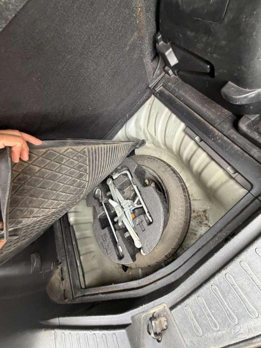 Grey Nissan Note 2016 in Kaunas, with an engine capacity of 1.20 L and mileage of 215 thousand km for 1999 €, photo 13 on AUTOMOTO.COM.LV