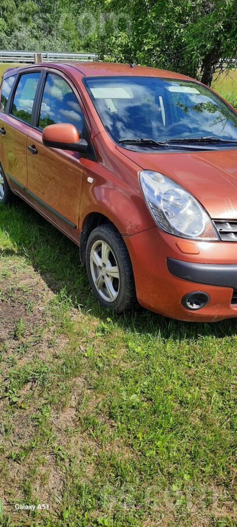 Orange Nissan Note 2006 in Ludza, with an engine capacity of 1.60 L and mileage of 296 thousand km for 600 €, photo 1 on AUTOMOTO.COM.LV