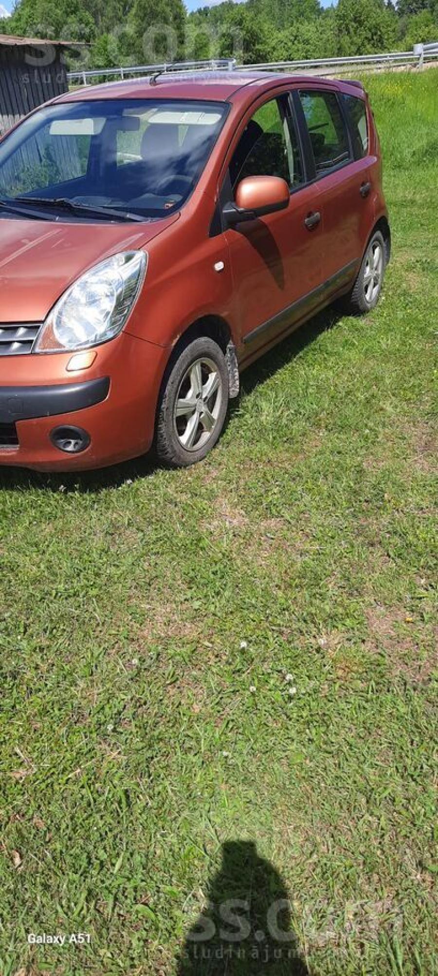 Orange Nissan Note 2006 in Ludza, with an engine capacity of 1.60 L and mileage of 296 thousand km for 600 €, photo 6 on AUTOMOTO.COM.LV