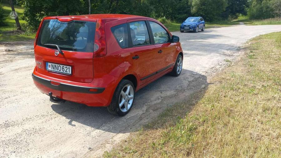 Red Nissan Note 2006 in Vilnius, with an engine capacity of 1.39 L and mileage of 181 thousand km for 1350 €, photo 4 on AUTOMOTO.COM.LV