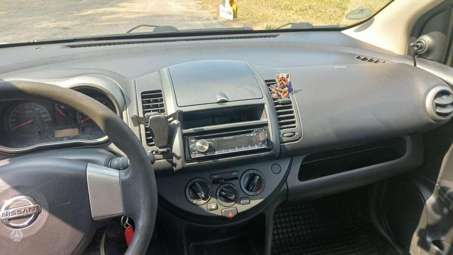 Red Nissan Note 2006 in Vilnius, with an engine capacity of 1.39 L and mileage of 181 thousand km for 1350 €, photo 8 on AUTOMOTO.COM.LV