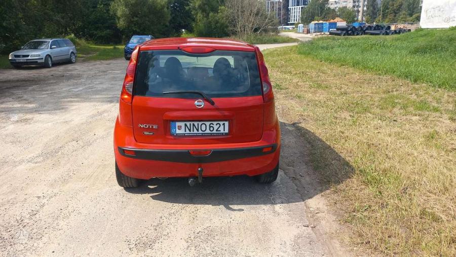 Red Nissan Note 2006 in Vilnius, with an engine capacity of 1.39 L and mileage of 181 thousand km for 1350 €, photo 11 on AUTOMOTO.COM.LV