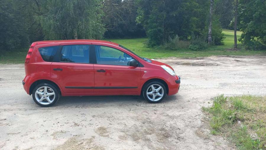 Red Nissan Note 2006 in Vilnius, with an engine capacity of 1.39 L and mileage of 181 thousand km for 1350 €, photo 18 on AUTOMOTO.COM.LV