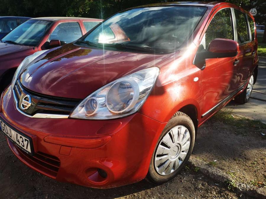 Red Nissan Note 2013 in Vilnius, with an engine capacity of 1.60 L and mileage of 137 thousand km for 4650 €, photo 6 on AUTOMOTO.COM.LV