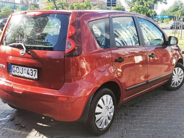 Red Nissan Note 2013 in Vilnius, with an engine capacity of 1.60 L and mileage of 137 thousand km for 4650 €, photo 6 on AUTOMOTO.COM.LV