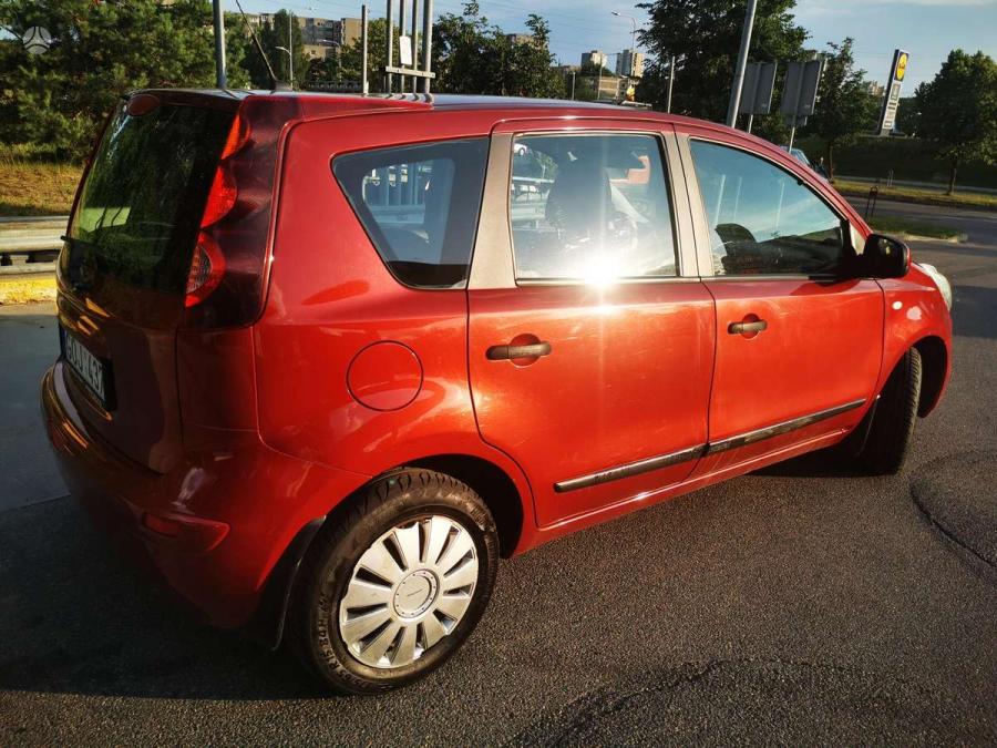 Red Nissan Note 2013 in Vilnius, with an engine capacity of 1.60 L and mileage of 167 thousand km for 4650 €, photo 7 on AUTOMOTO.COM.LV