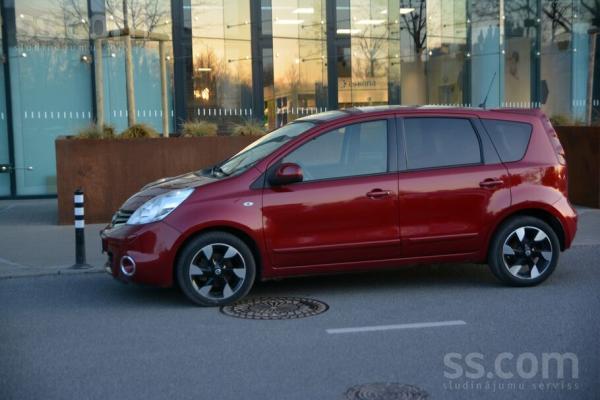Красный Ниссан Ноут 2012 в Рига, объемом двигателя 1.50 л и пробегом 136 тыс. км за 4200 €, фото 2 на AUTOMOTO.COM.LV