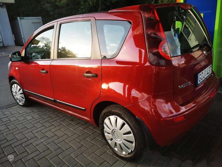Красный Ниссан Ноут 2013 в Вильнюс, объемом двигателя 1.60 л и пробегом 167 тыс. км за 4650 €, фото 1 на AUTOMOTO.COM.LV