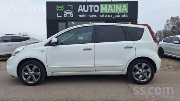 White Nissan Note 2011 in Riga, with an engine capacity of 1.50 L and mileage of 298 thousand km for 3490 €, photo 5 on AUTOMOTO.COM.LV
