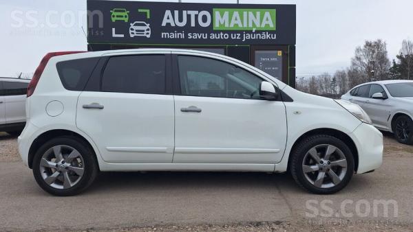 White Nissan Note 2011 in Riga, with an engine capacity of 1.50 L and mileage of 298 thousand km for 3490 €, photo 6 on AUTOMOTO.COM.LV
