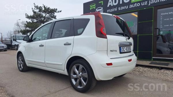 White Nissan Note 2011 in Riga, with an engine capacity of 1.50 L and mileage of 298 thousand km for 3490 €, photo 4 on AUTOMOTO.COM.LV
