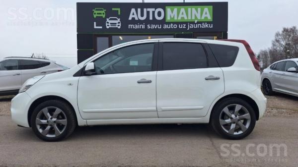White Nissan Note 2011 in Riga, with an engine capacity of 1.50 L and mileage of 298 thousand km for 3490 €, photo 5 on AUTOMOTO.COM.LV