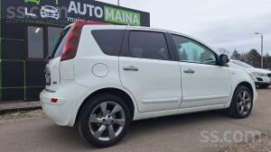 White Nissan Note 2011 in Riga, with an engine capacity of 1.50 L and mileage of 298 thousand km for 3490 €, photo 3 on AUTOMOTO.COM.LV