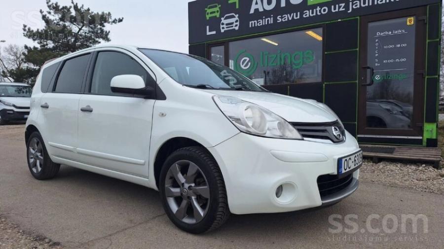White Nissan Note 2011 in Riga, with an engine capacity of 1.50 L and mileage of 298 thousand km for 3490 €, photo 1 on AUTOMOTO.COM.LV