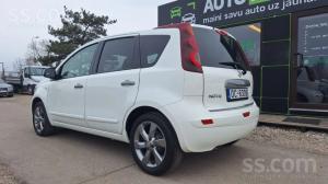 White Nissan Note 2011 in Riga, with an engine capacity of 1.50 L and mileage of 298 thousand km for 3490 €, photo 5 on AUTOMOTO.COM.LV