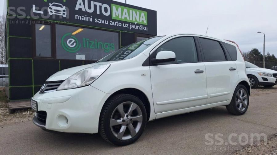 White Nissan Note 2011 in Riga, with an engine capacity of 1.50 L and mileage of 298 thousand km for 3490 €, photo 4 on AUTOMOTO.COM.LV