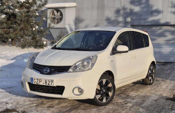 White Nissan Note 2012 in Vilnius, with an engine capacity of 1.60 L and mileage of 300 thousand km for 2900 €, photo 3 on AUTOMOTO.COM.LV