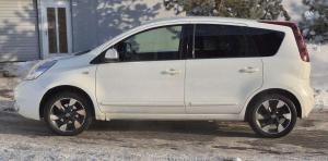 White Nissan Note 2012 in Vilnius, with an engine capacity of 1.60 L and mileage of 300 thousand km for 2900 €, photo 4 on AUTOMOTO.COM.LV