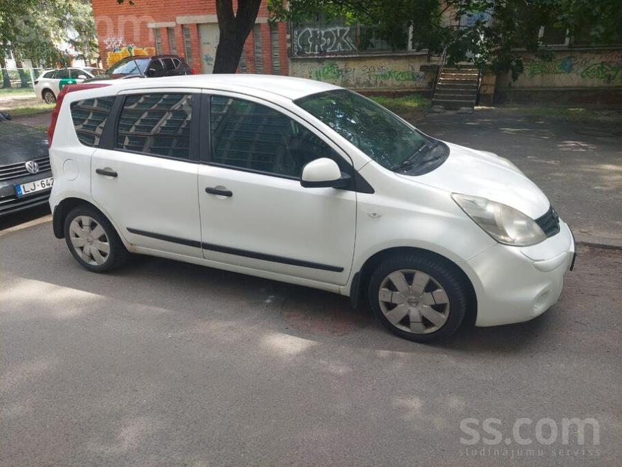 Белый Ниссан Ноут 2012 в Рига, объемом двигателя 1.40 л и пробегом 336 тыс. км за 1500 €, фото 3 на AUTOMOTO.COM.LV