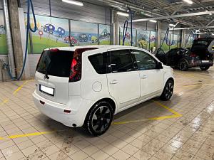 White Nissan Note 2013 in Vilnius, with an engine capacity of 1.60 L and mileage of 320 thousand km for 3300 €, photo 3 on AUTOMOTO.COM.LV