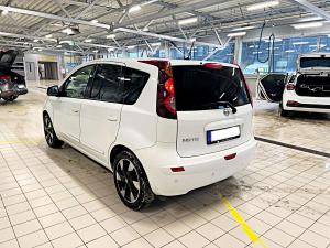 White Nissan Note 2013 in Vilnius, with an engine capacity of 1.60 L and mileage of 320 thousand km for 3300 €, photo 5 on AUTOMOTO.COM.LV
