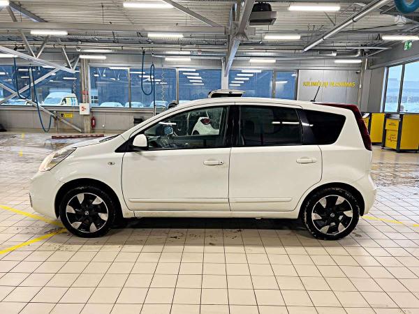 White Nissan Note 2013 in Vilnius, with an engine capacity of 1.60 L and mileage of 320 thousand km for 3300 €, photo 6 on AUTOMOTO.COM.LV