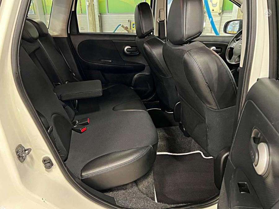 White Nissan Note 2013 in Vilnius, with an engine capacity of 1.60 L and mileage of 320 thousand km for 3300 €, photo 21 on AUTOMOTO.COM.LV