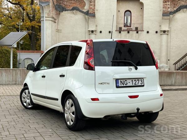 White Nissan Note 2013 in Jelgava, with an engine capacity of 1.50 L and mileage of 167 thousand km for 3290 €, photo 4 on AUTOMOTO.COM.LV