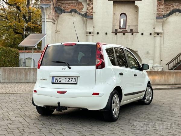 White Nissan Note 2013 in Jelgava, with an engine capacity of 1.50 L and mileage of 167 thousand km for 3290 €, photo 6 on AUTOMOTO.COM.LV