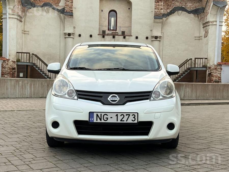 White Nissan Note 2013 in Jelgava, with an engine capacity of 1.50 L and mileage of 167 thousand km for 2900 €, photo 3 on AUTOMOTO.COM.LV