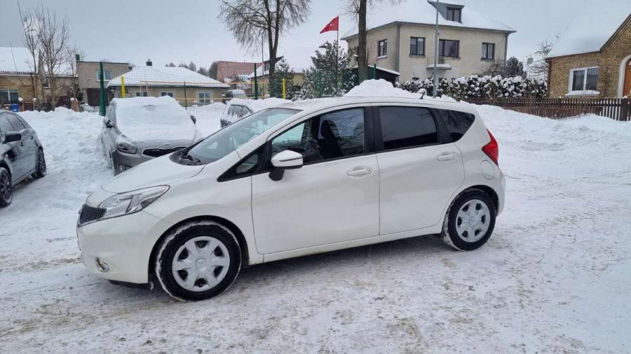 White Nissan Note 2014 in Siauliai, with an engine capacity of 1.20 L and mileage of 180 thousand km for 3650 €, photo 4 on AUTOMOTO.COM.LV