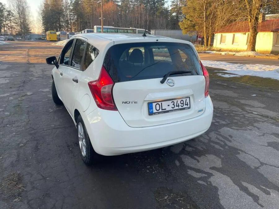 White Nissan Note 2014 in Riga, with an engine capacity of 1.20 L and mileage of 260 thousand km for 1250 €, photo 4 on AUTOMOTO.COM.LV