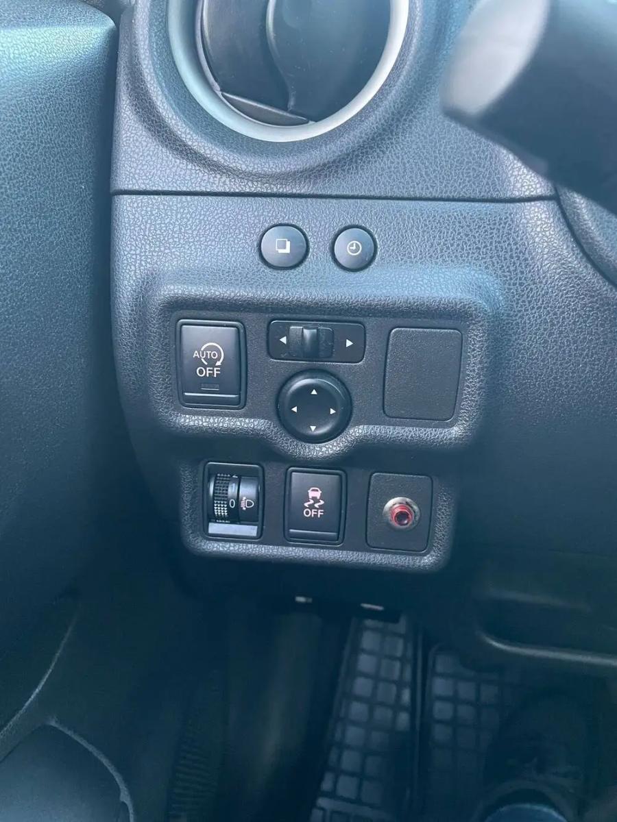 White Nissan Note 2014 in Riga, with an engine capacity of 1.20 L and mileage of 260 thousand km for 1250 €, photo 5 on AUTOMOTO.COM.LV