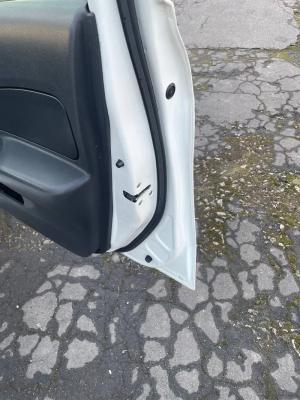 White Nissan Note 2014 in Riga, with an engine capacity of 1.20 L and mileage of 260 thousand km for 1250 €, photo 6 on AUTOMOTO.COM.LV
