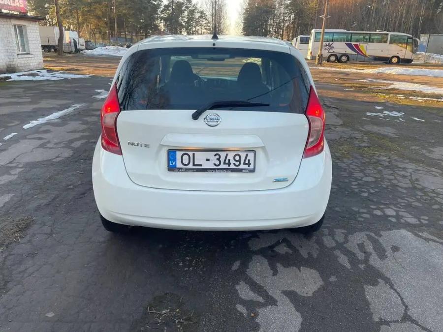 White Nissan Note 2014 in Riga, with an engine capacity of 1.20 L and mileage of 260 thousand km for 1250 €, photo 8 on AUTOMOTO.COM.LV