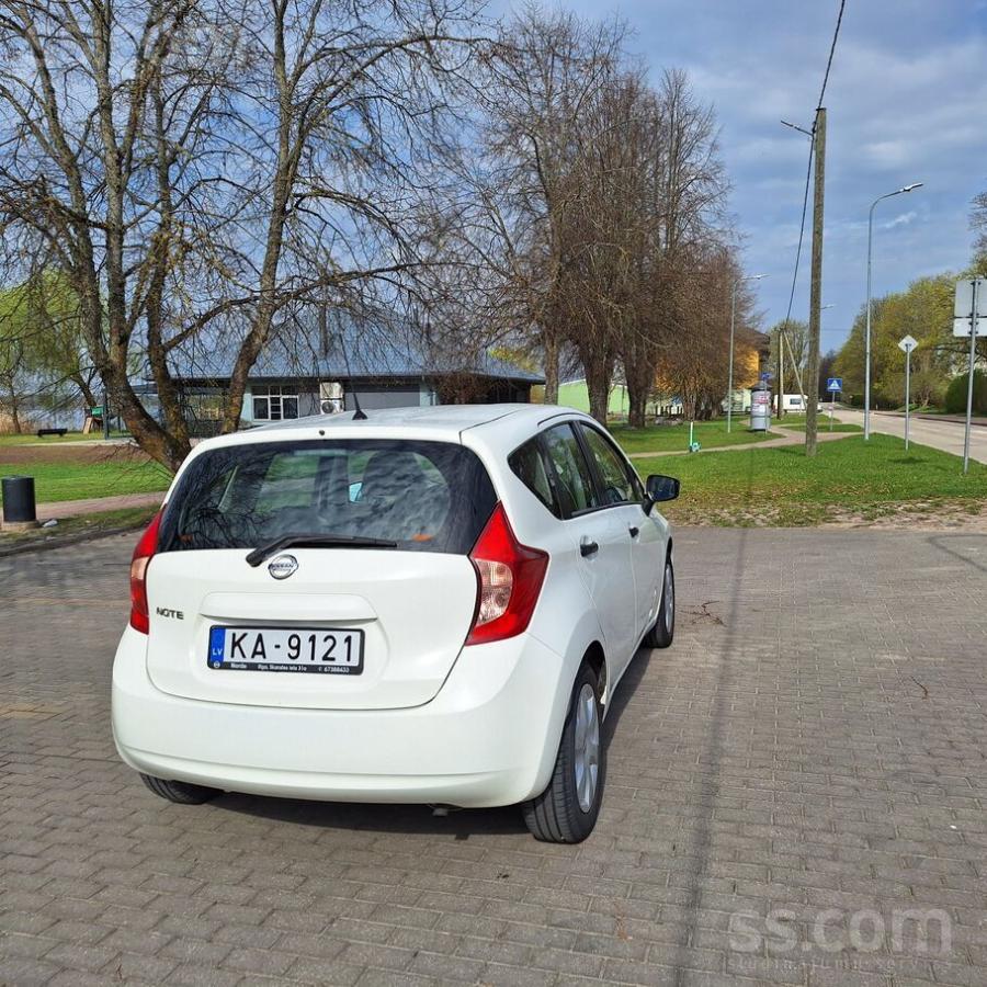 White Nissan Note 2015 in Ogre, with an engine capacity of 1.20 L and mileage of 144 thousand km for 6890 €, photo 4 on AUTOMOTO.COM.LV