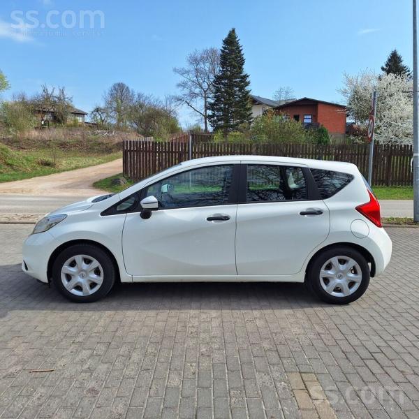 White Nissan Note 2015 in Ogre, with an engine capacity of 1.20 L and mileage of 144 thousand km for 2500 €, photo 5 on AUTOMOTO.COM.LV