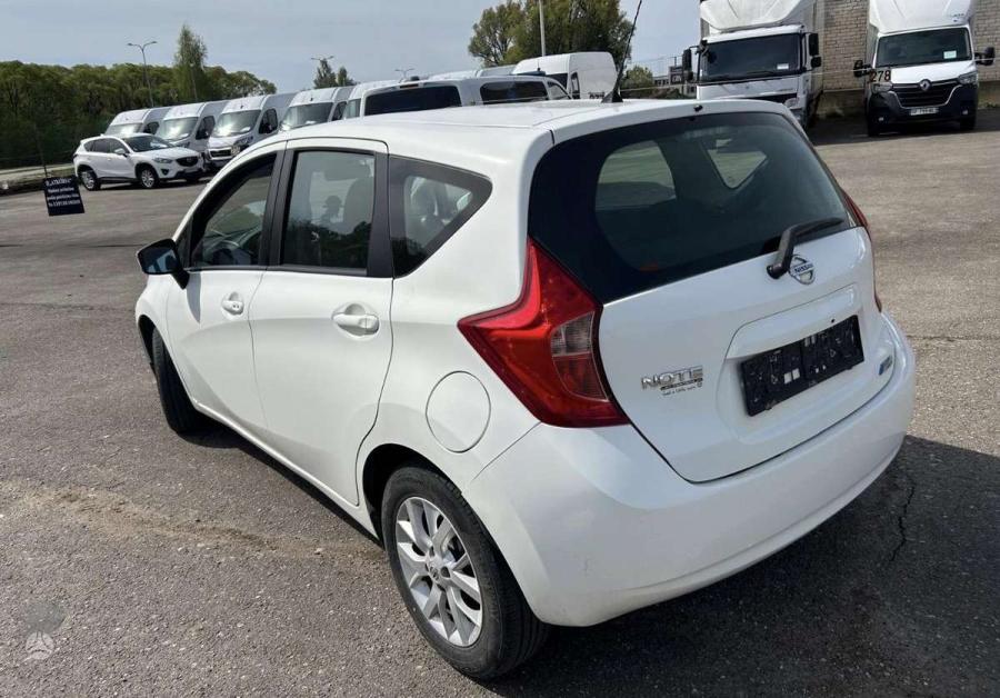 White Nissan Note 2015 in Taurage, with an engine capacity of 1.46 L and mileage of 160 thousand km for 2750 €, photo 5 on AUTOMOTO.COM.LV