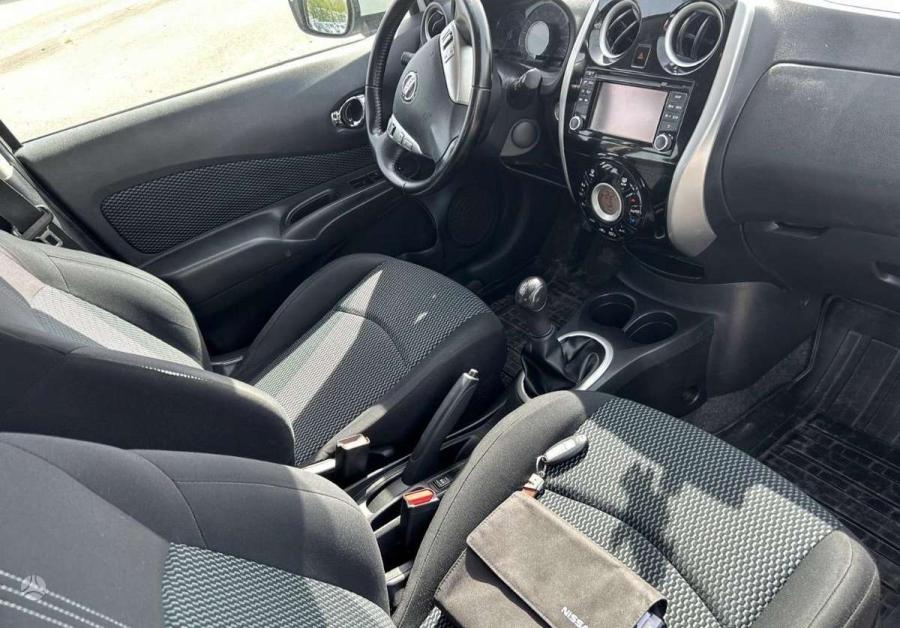 White Nissan Note 2015 in Taurage, with an engine capacity of 1.46 L and mileage of 160 thousand km for 2750 €, photo 6 on AUTOMOTO.COM.LV