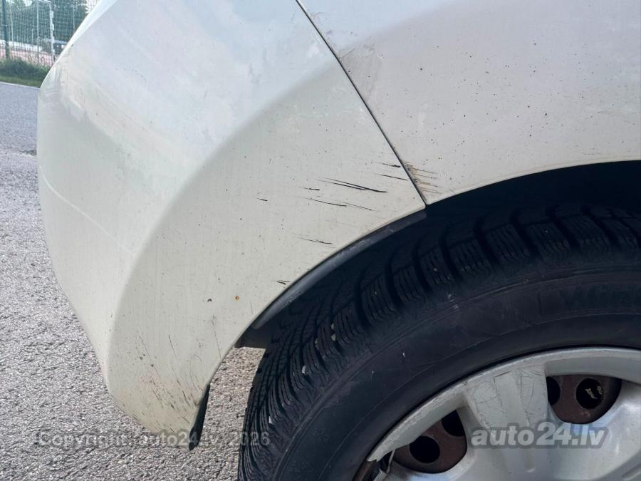 Balts Nissan Note 2015 Tallina, ar dzinēja tilpumu 1.20 L un nobraukumu 187 tūkst. km par 3500 €, foto 13 vietnē AUTOMOTO.COM.LV