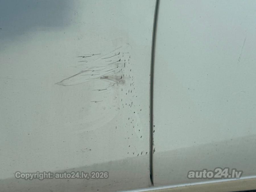 Balts Nissan Note 2015 Tallina, ar dzinēja tilpumu 1.20 L un nobraukumu 187 tūkst. km par 3500 €, foto 14 vietnē AUTOMOTO.COM.LV