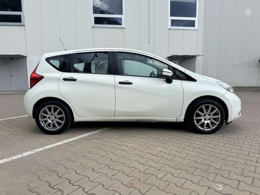 White Nissan Note 2015 in Vilnius, with an engine capacity of 1.20 L and mileage of 217 thousand km for 2400 €, photo 5 on AUTOMOTO.COM.LV