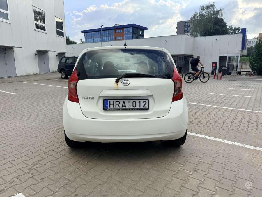 White Nissan Note 2015 in Vilnius, with an engine capacity of 1.20 L and mileage of 217 thousand km for 2400 €, photo 6 on AUTOMOTO.COM.LV