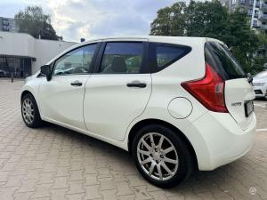 White Nissan Note 2015 in Vilnius, with an engine capacity of 1.20 L and mileage of 217 thousand km for 2400 €, photo 7 on AUTOMOTO.COM.LV